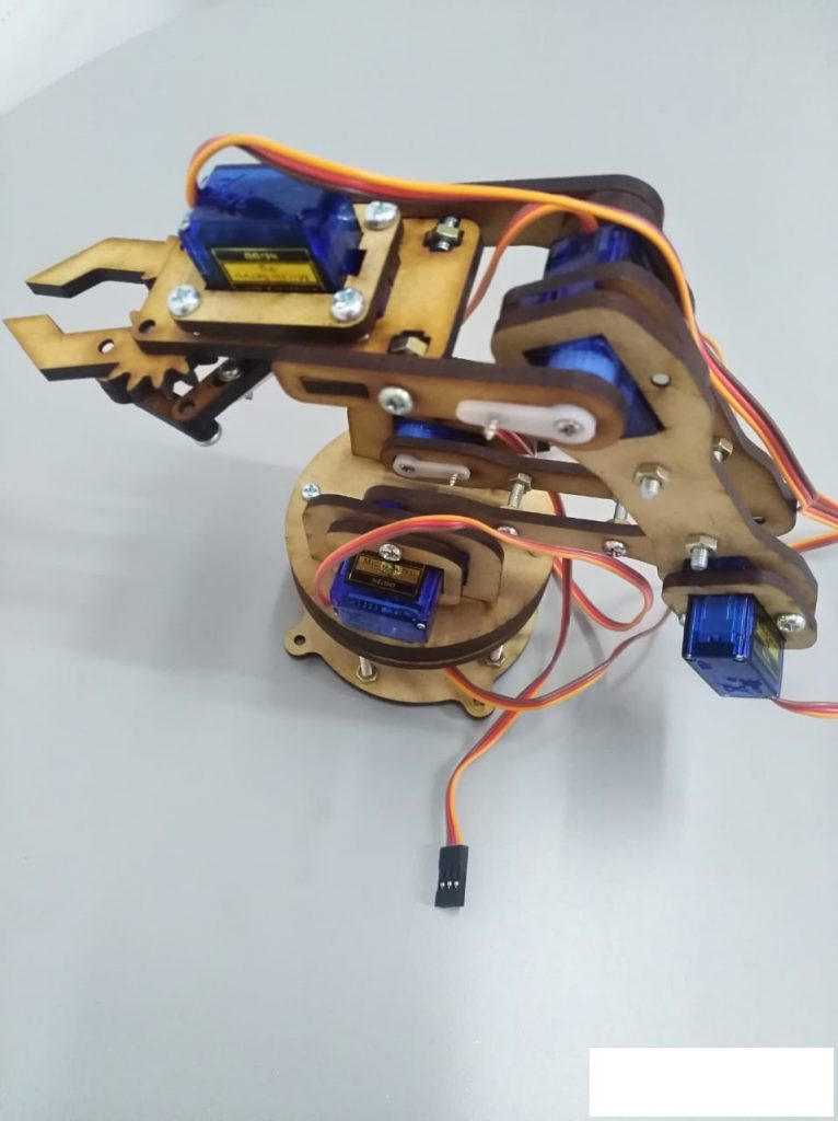 Chasis Brazo Robotico Arduino 6 Servos Sg90 5 Dof Grados Libertad Acrilico Negro - yorobotics